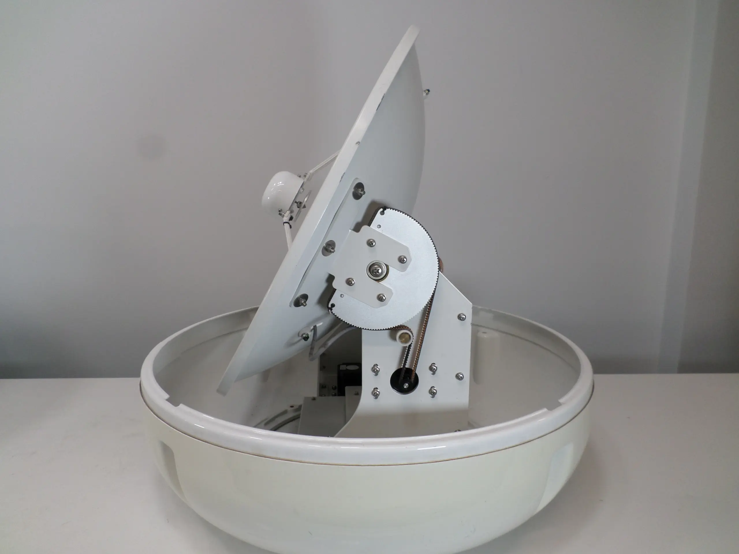 Intellian i6 24" Satellite TV Tracking Antenna with Auto Skew in Dome ...