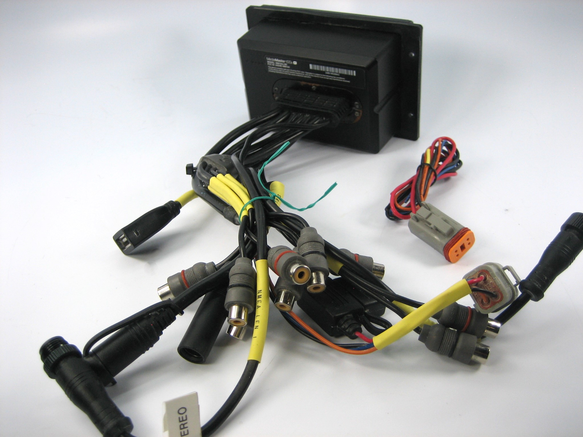 JL Audio/MM105/Marine 4-zone digital media receiver with Bluetooth ...