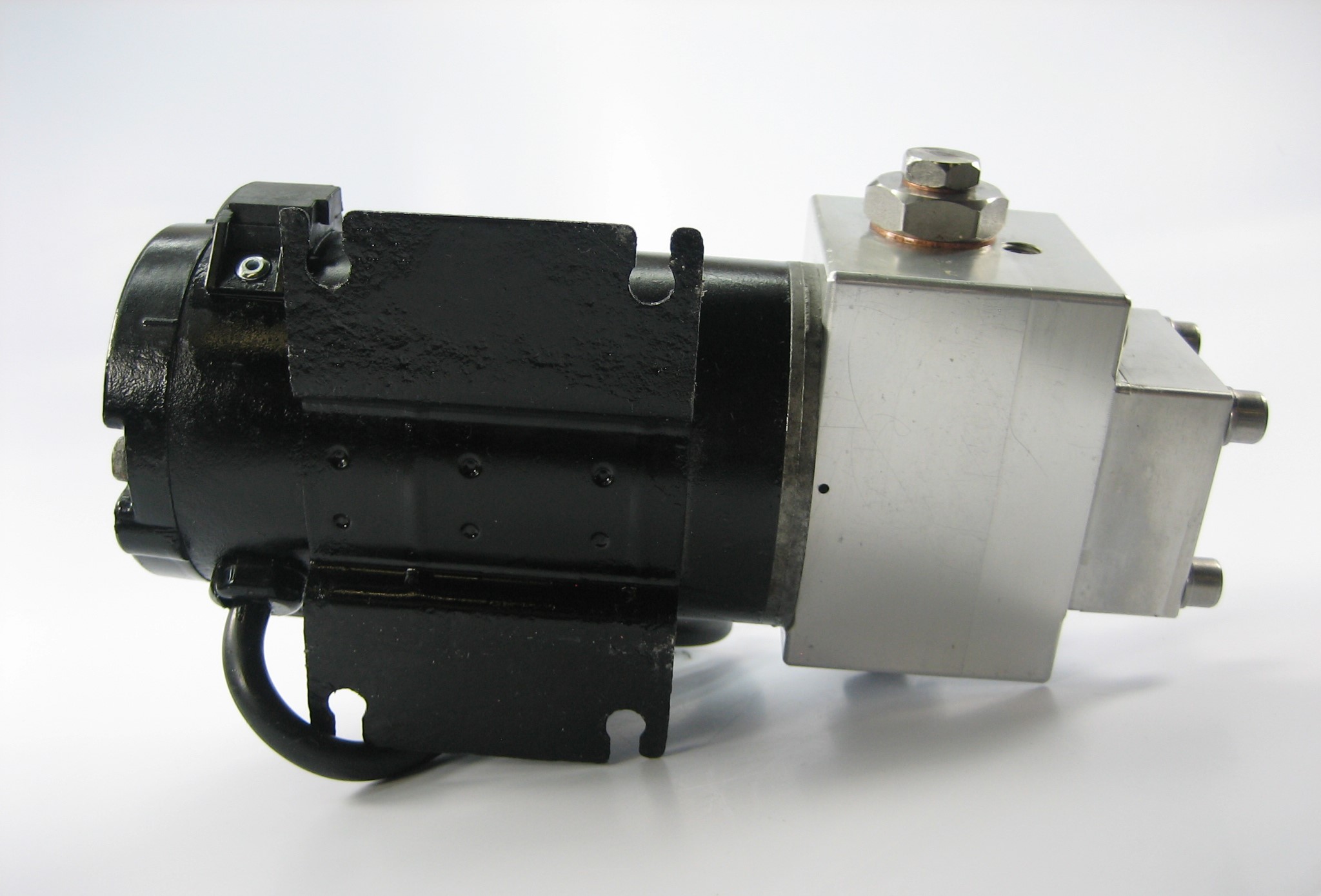Simrad RPU160 Reversible Hydraulic Autopilot Pump - Max Marine Electronics