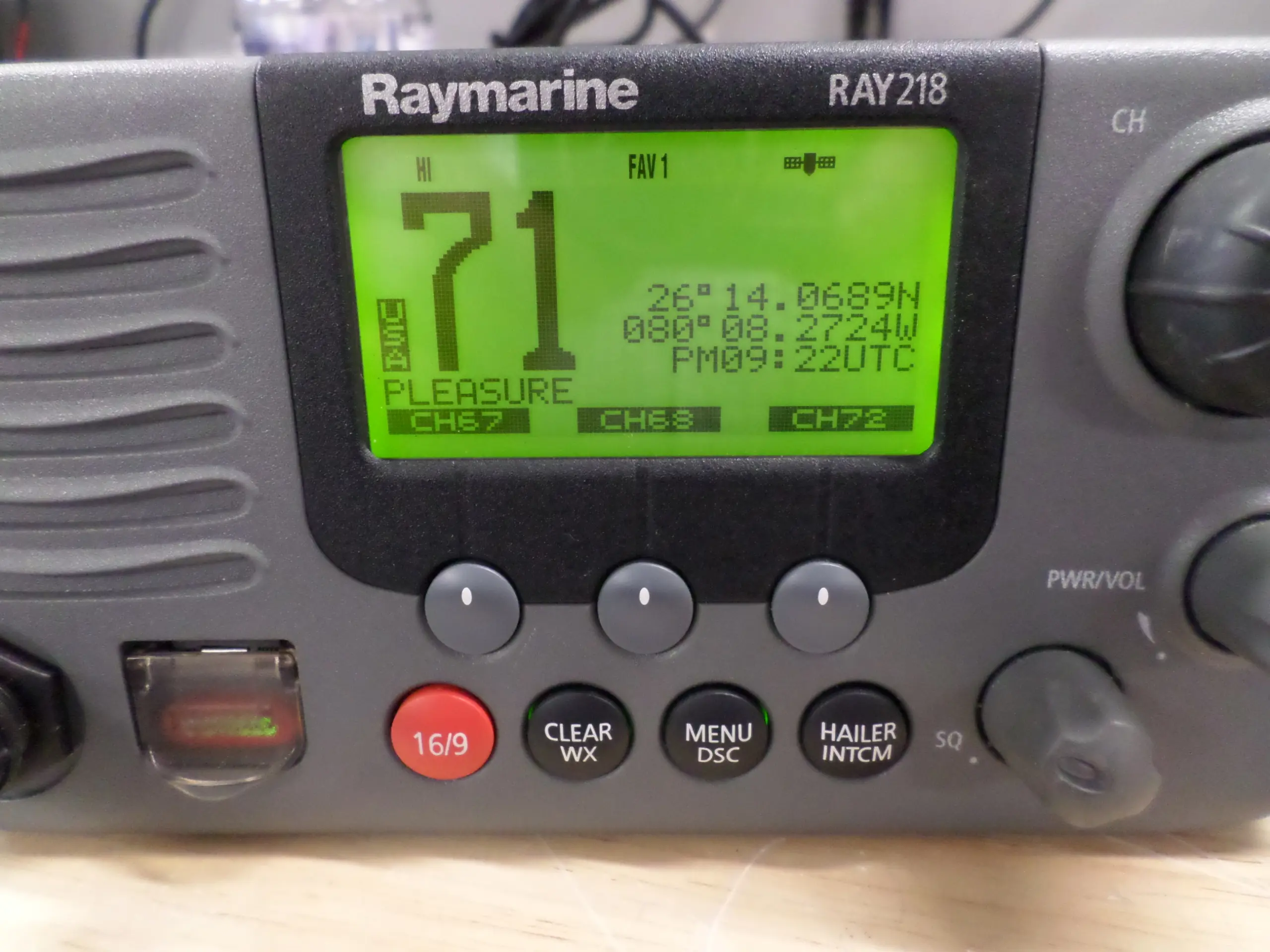 Raymarine RAY218 Marine VHF DSC Radio with Mic - Great Condition - Max ...