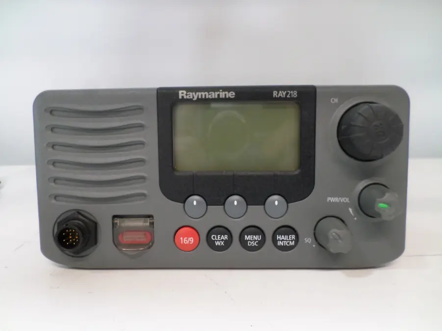 Raymarine RAY218 Marine VHF DSC Radio with Mic - Great Condition - Max ...