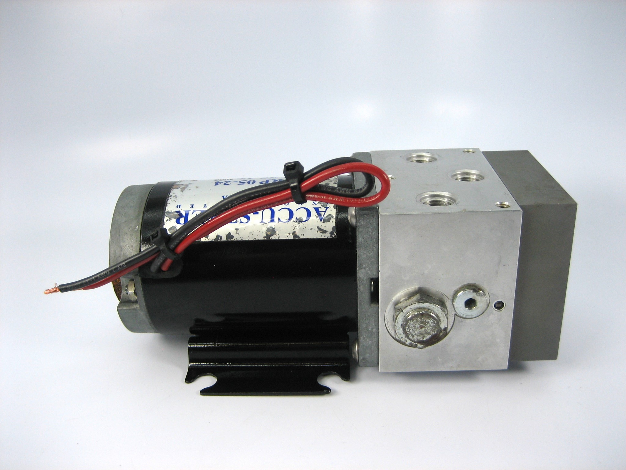 Furuno 05-24 Reversible Hydraulic Autopilot Pump 24V ONLY - Max Marine ...