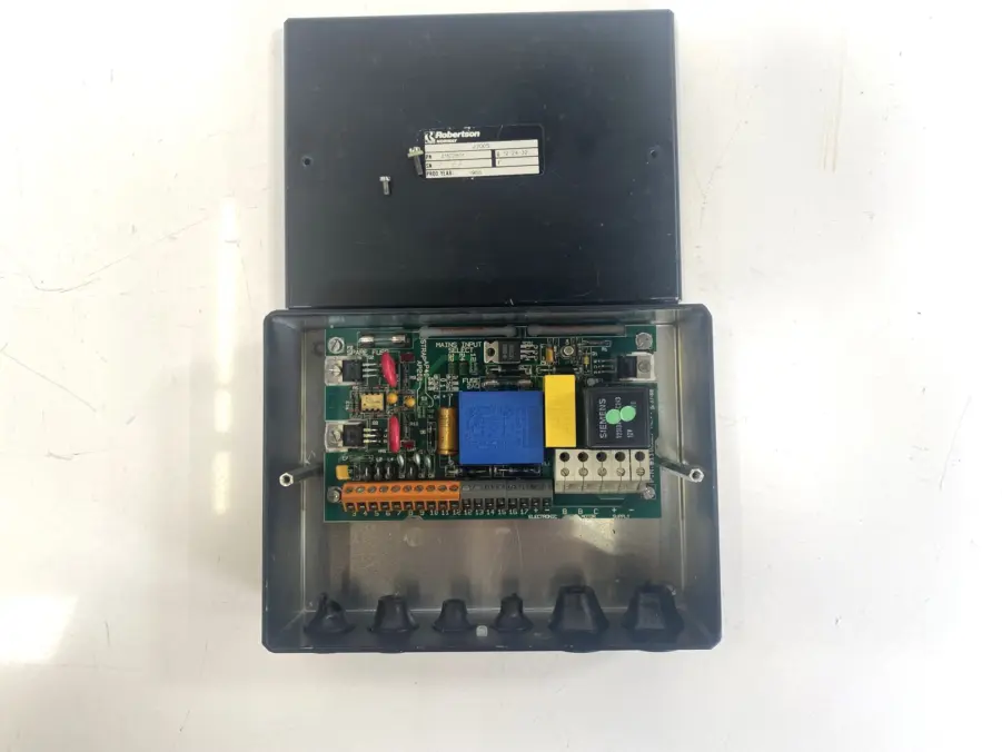 Simrad/Robertson J200S Autopilot Junction Unit - Max Marine Electronics