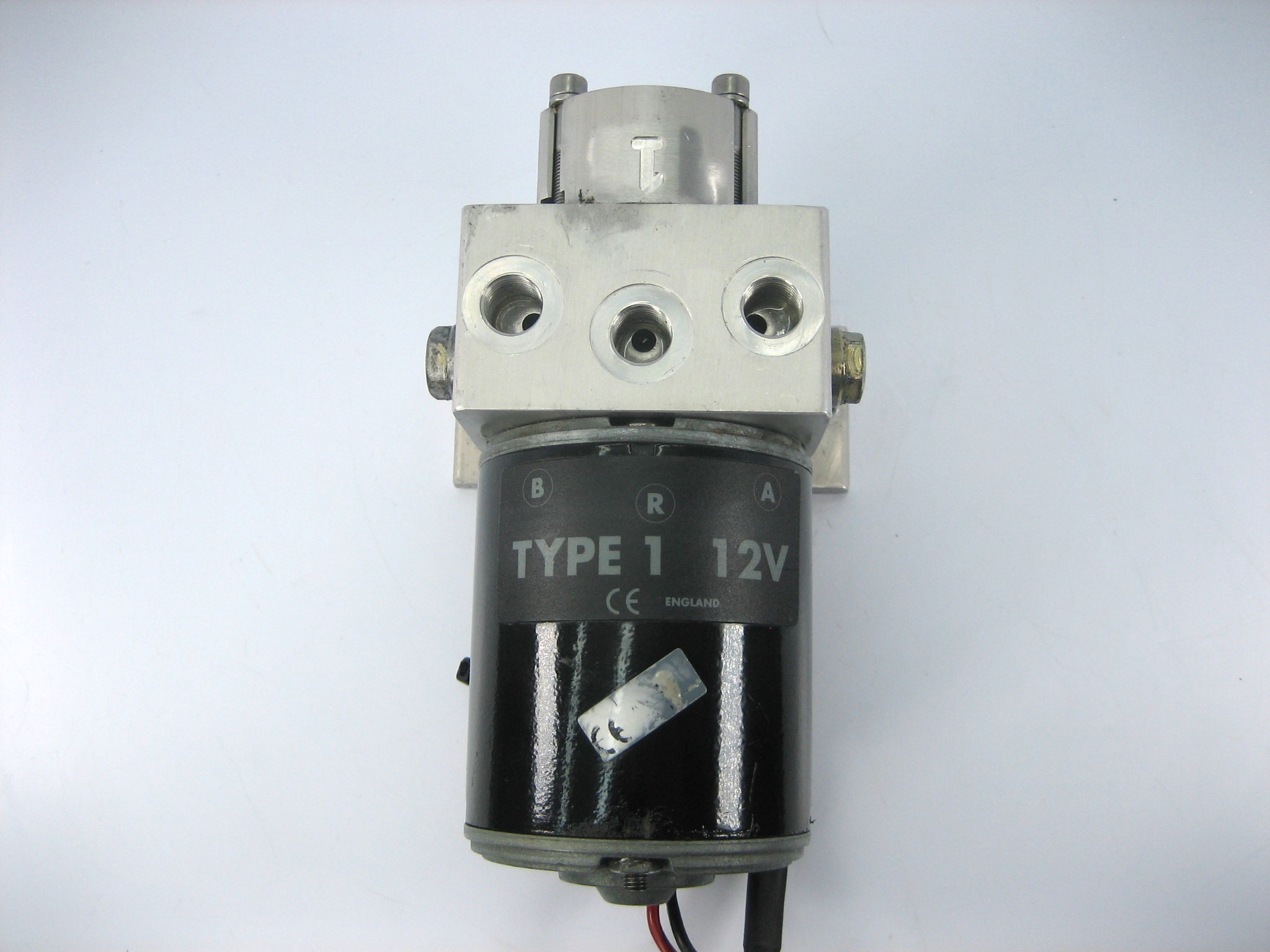 Raymarine M81120 Type 1 Reversible Hydraulic Pump - Max Marine Electronics