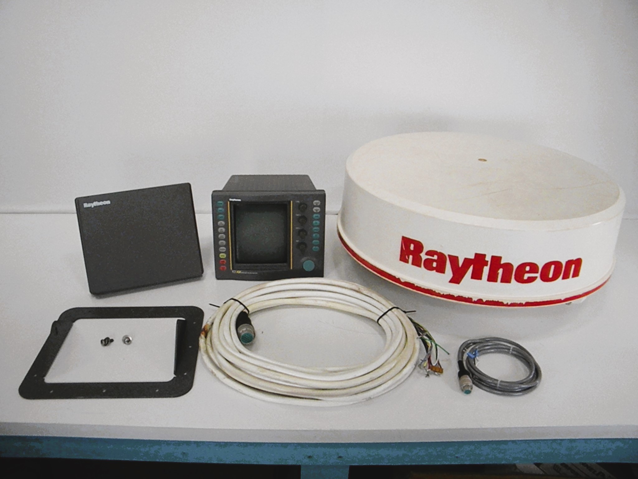 Raytheon R20XX Raster Scan Radar System w/ M92539 24" Radome & Cables ...