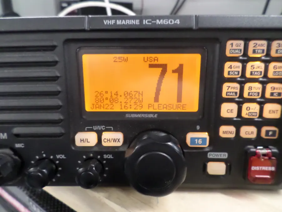 ICOM IC-M604 DSC Marine VHF Transceiver with Detachable Mic -Tested ...