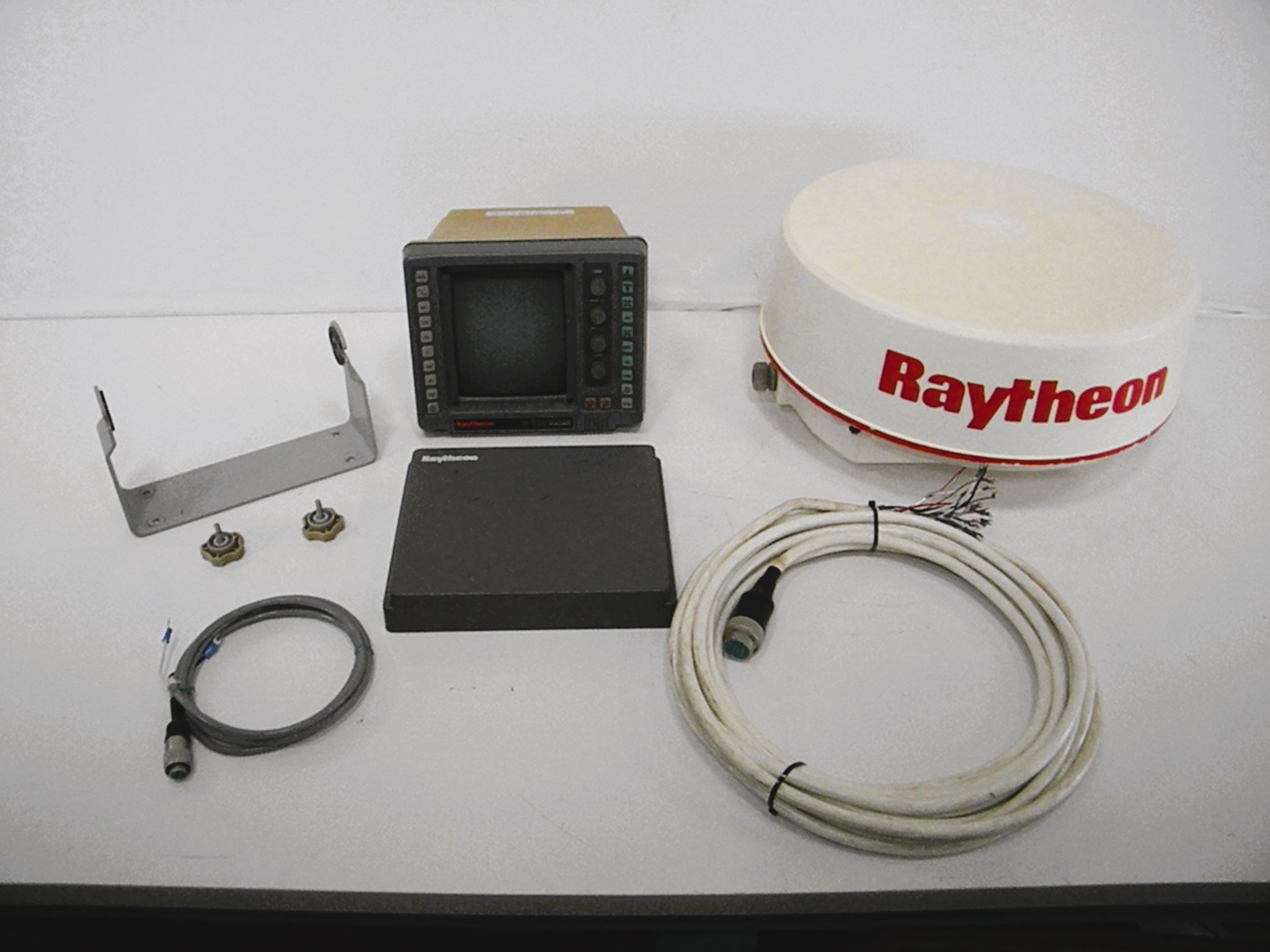 Raytheon R10X Raster Scan Radar System w/50004 18" Radome & Cables ...