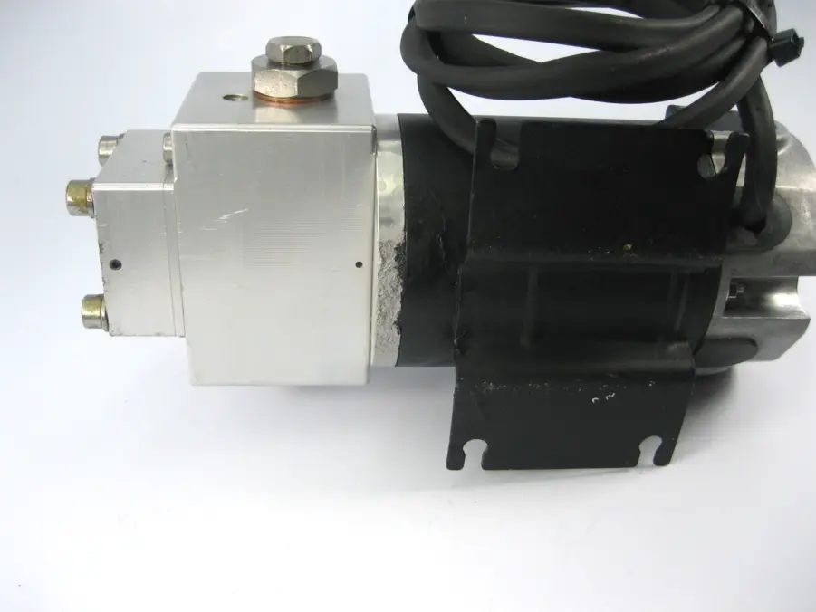 Simrad RPU160 Reversible Hydraulic Autopilot Pump - Max Marine Electronics