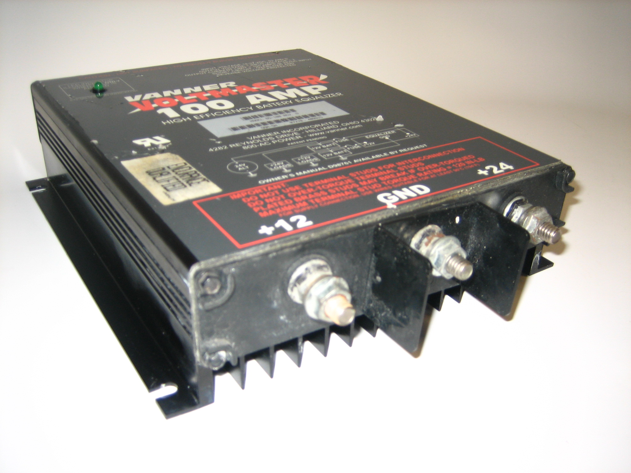 VANNER 65-100 18-32 Volt DC Input, Input/2 Output - 100 Amp Battery ...