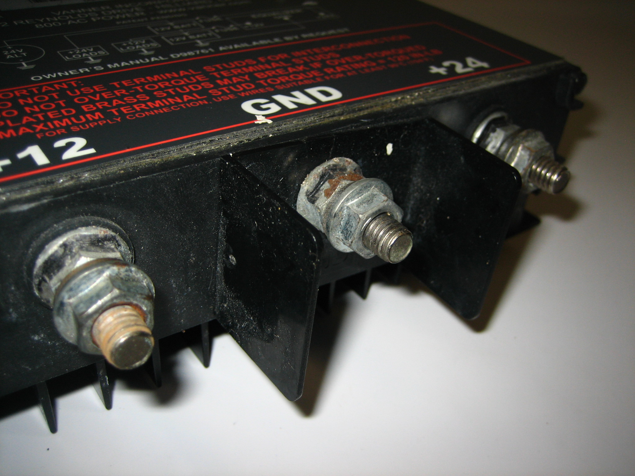 VANNER 65-100 18-32 Volt DC Input, Input/2 Output - 100 Amp Battery ...