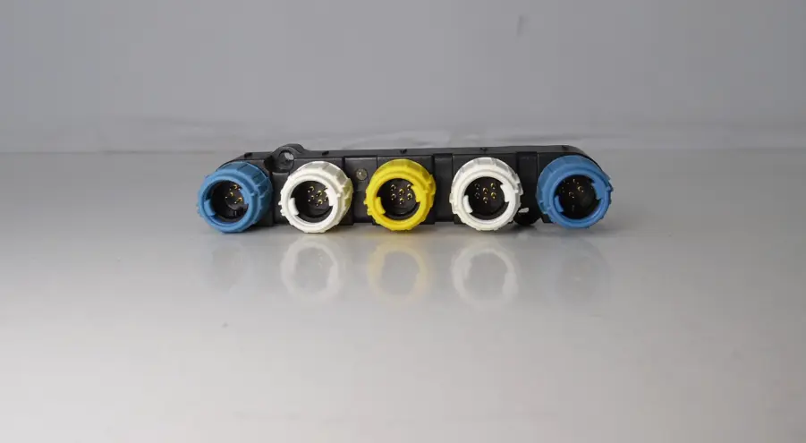 Raymarine SeaTalk 1 to SeaTalk NG 5 Way Backbone Converter Kit - E22158 ...