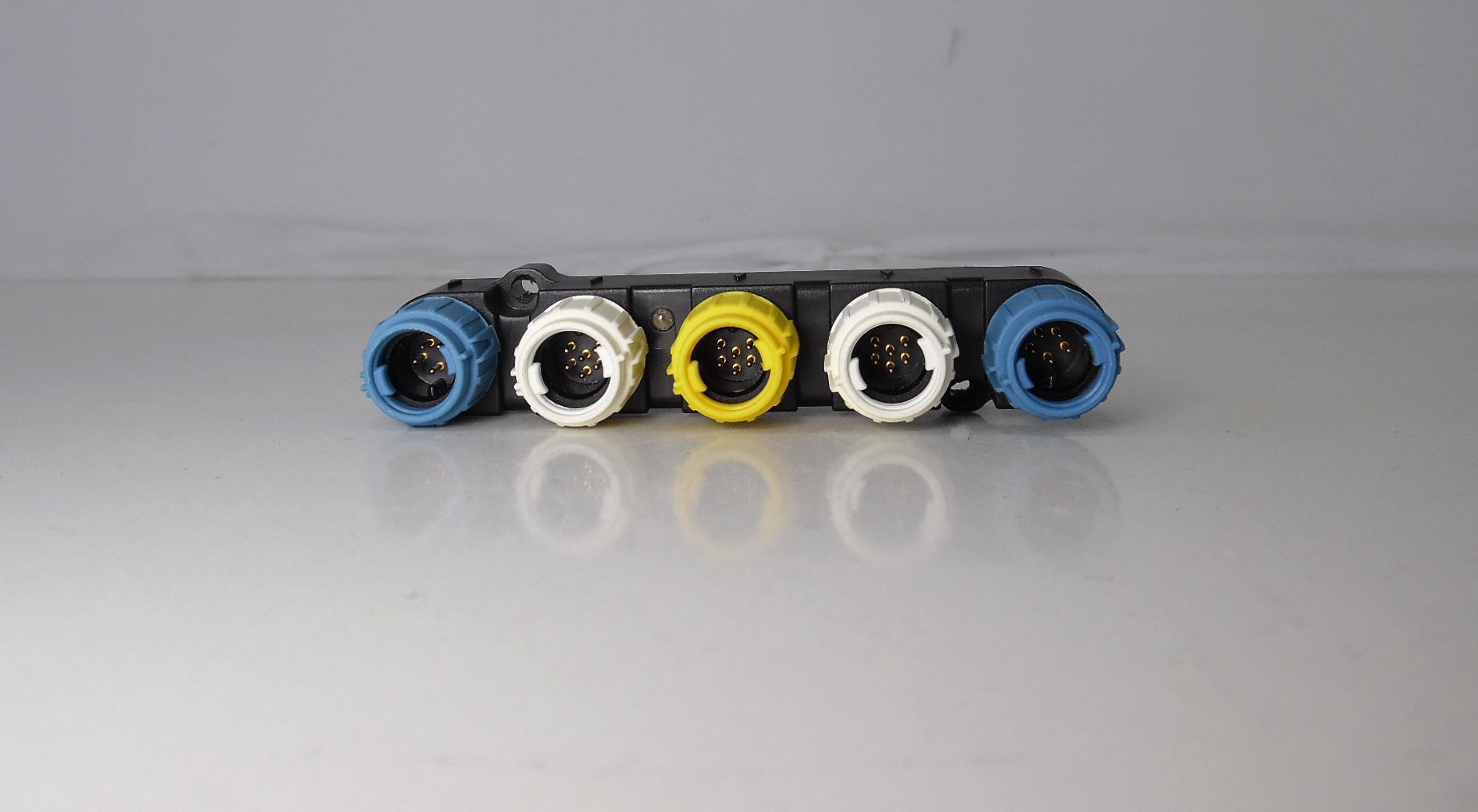 Raymarine SeaTalk 1 to SeaTalk NG 5 Way Backbone Converter Kit - E22158 ...