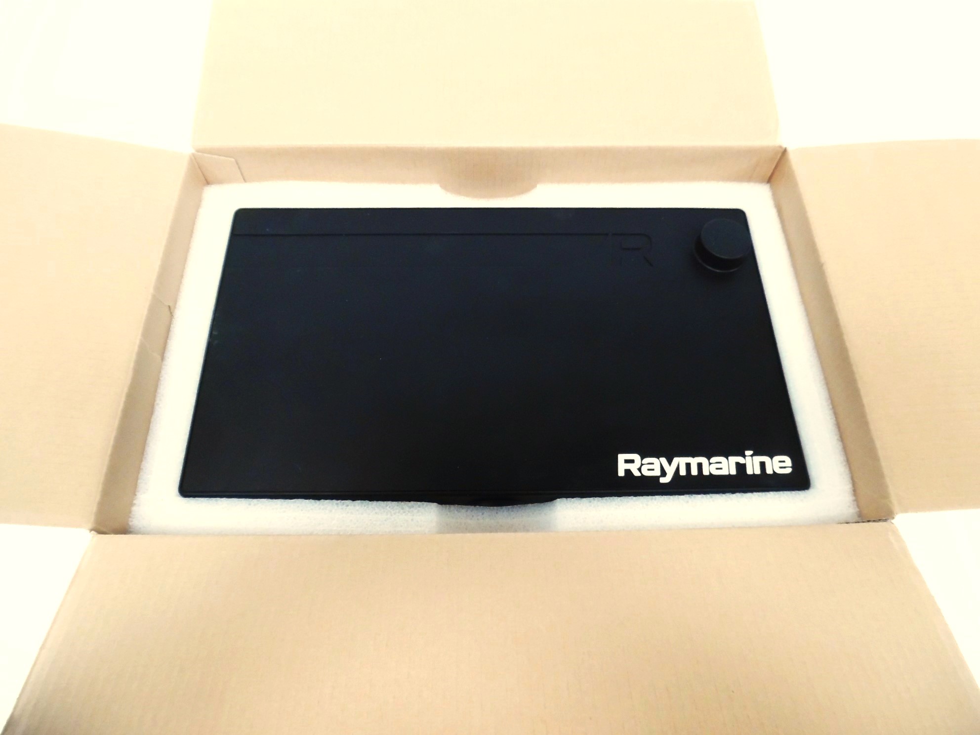 Raymarine Axiom 16 Pro RVX HybridTouch MFD - E70373 - New Open Box - 90 ...