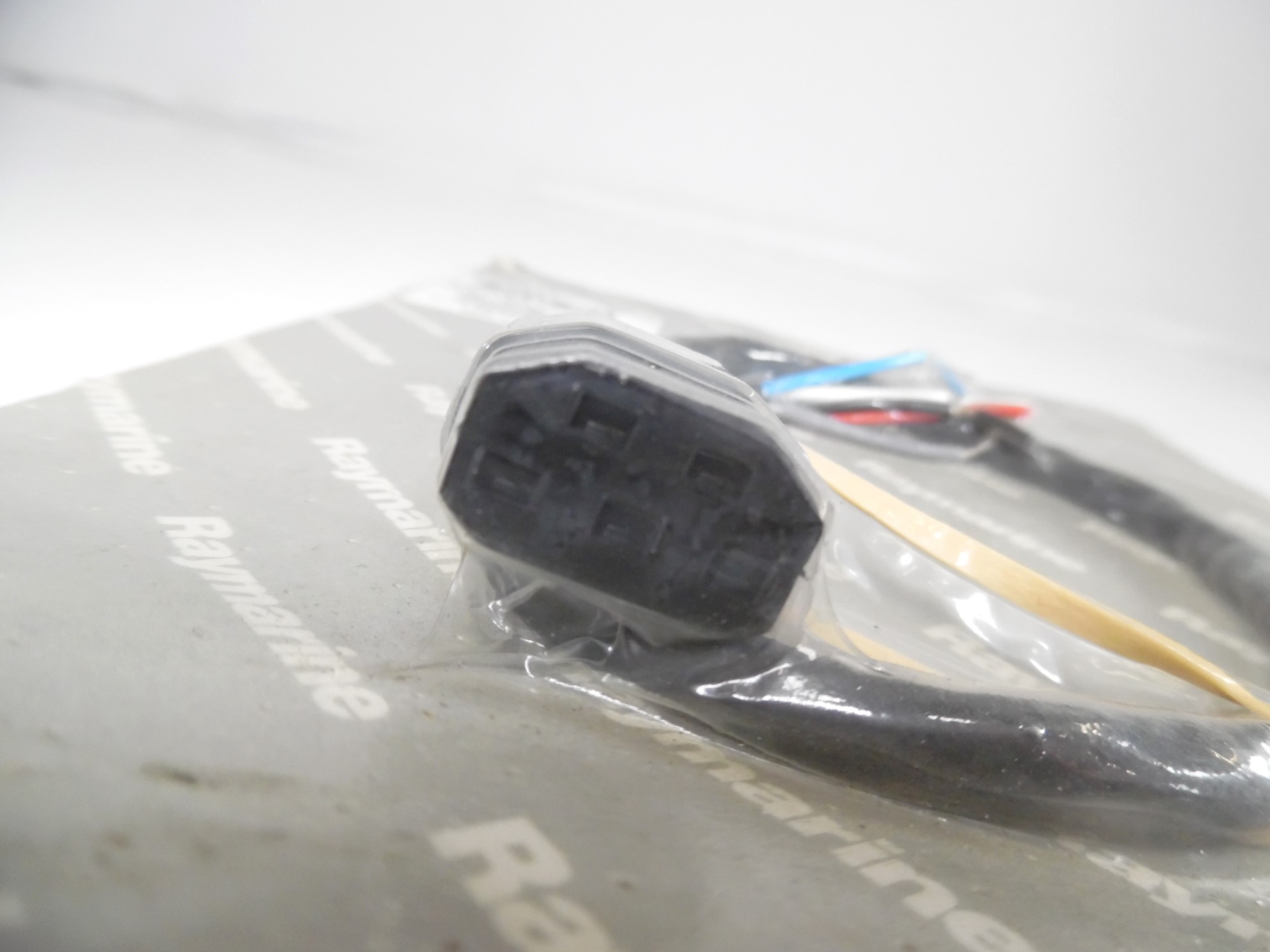 Raymarine - E25037 - SeaTalk2 Cable - 400MM - Plug-Wire - New Old Stock ...