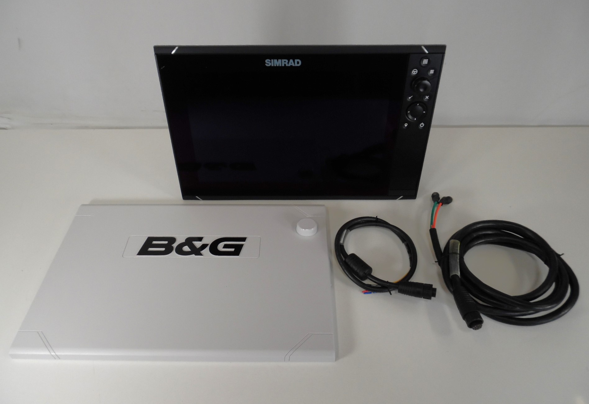 Simrad NSS12 Evo3 12″ Touchscreen MFD Chartplotter Tested Good w ...