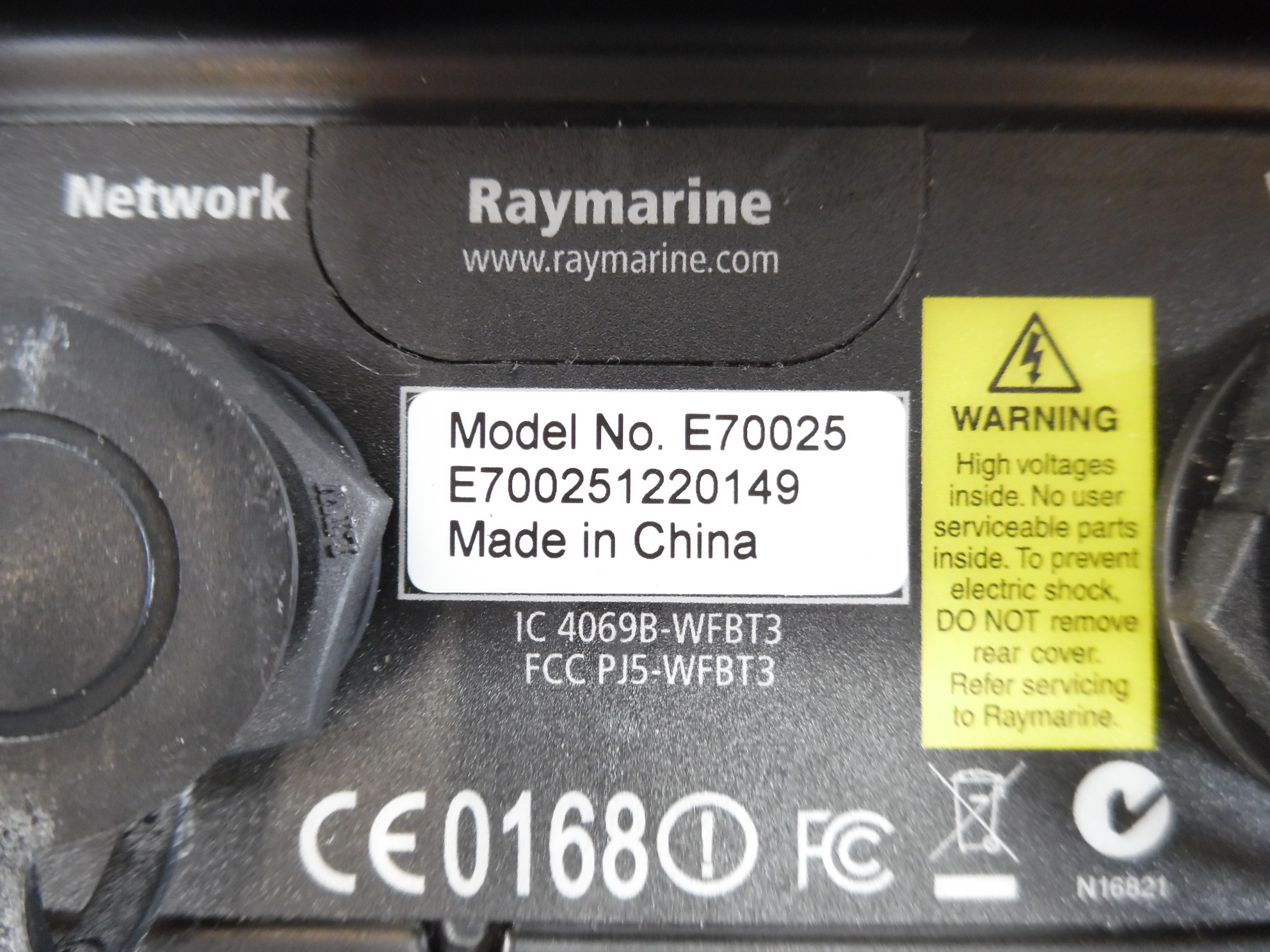 Raymarine e165 15.4" HybridTouch - Multi-function Display w/ Sun Cover ...