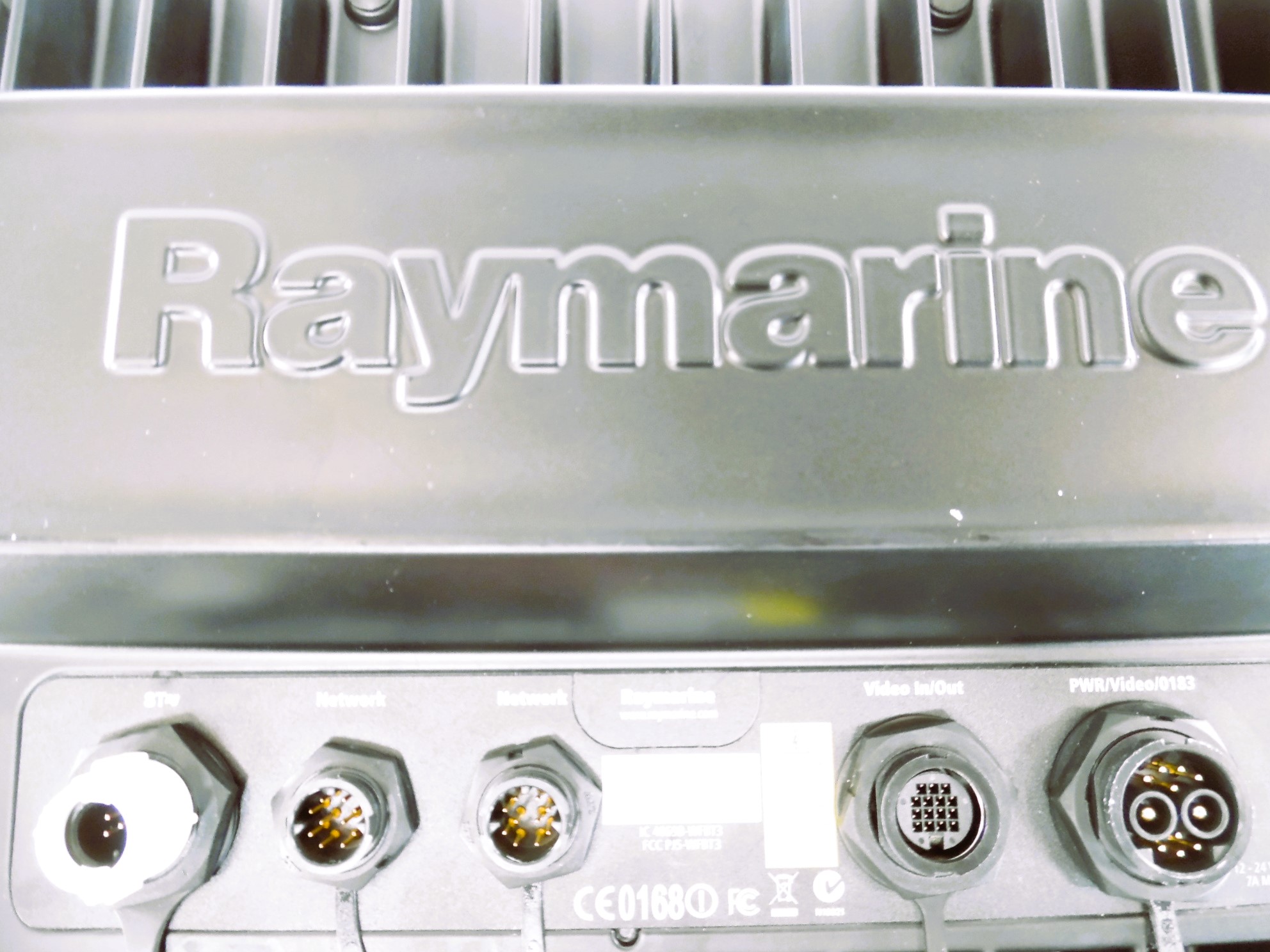 Raymarine e165 15.4" HybridTouch - Multi-function Display w/ Sun Cover ...