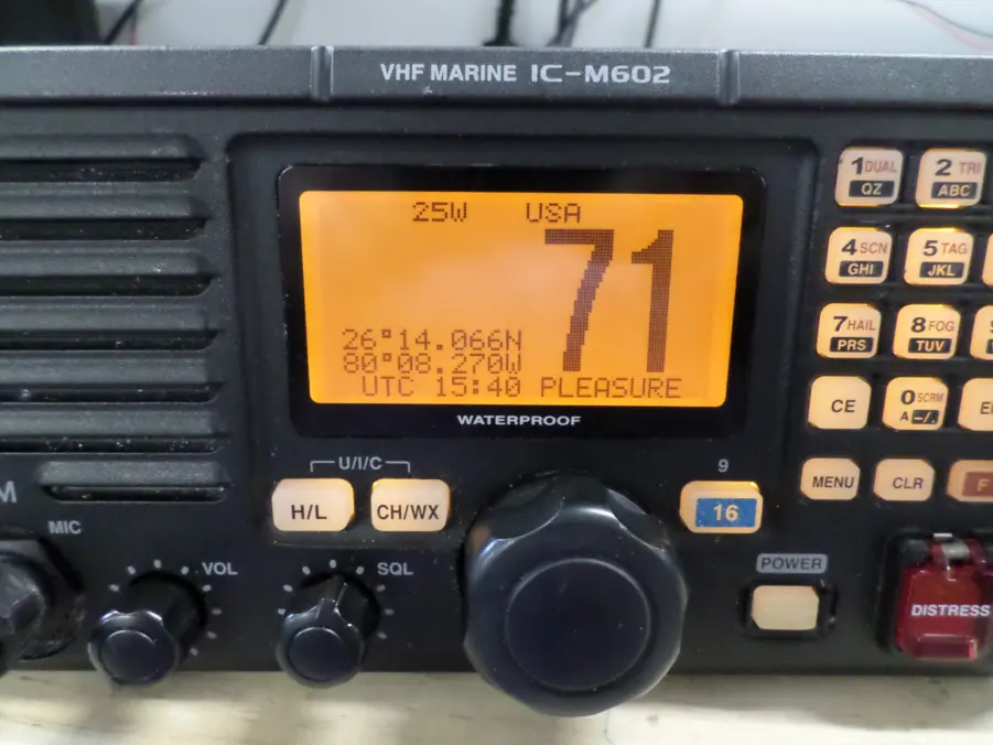 ICOM IC-M602 Marine DSC VHF Transceiver with Detachable Mic - Tested ...