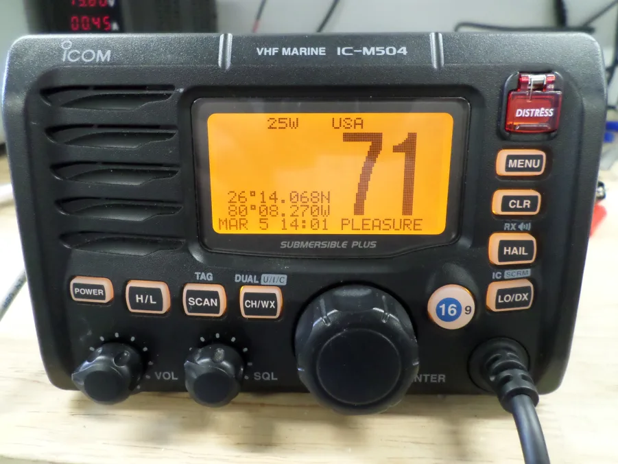 ICOM IC-M504 Marine DSC VHF Transceiver with Attached Mic - Good ...