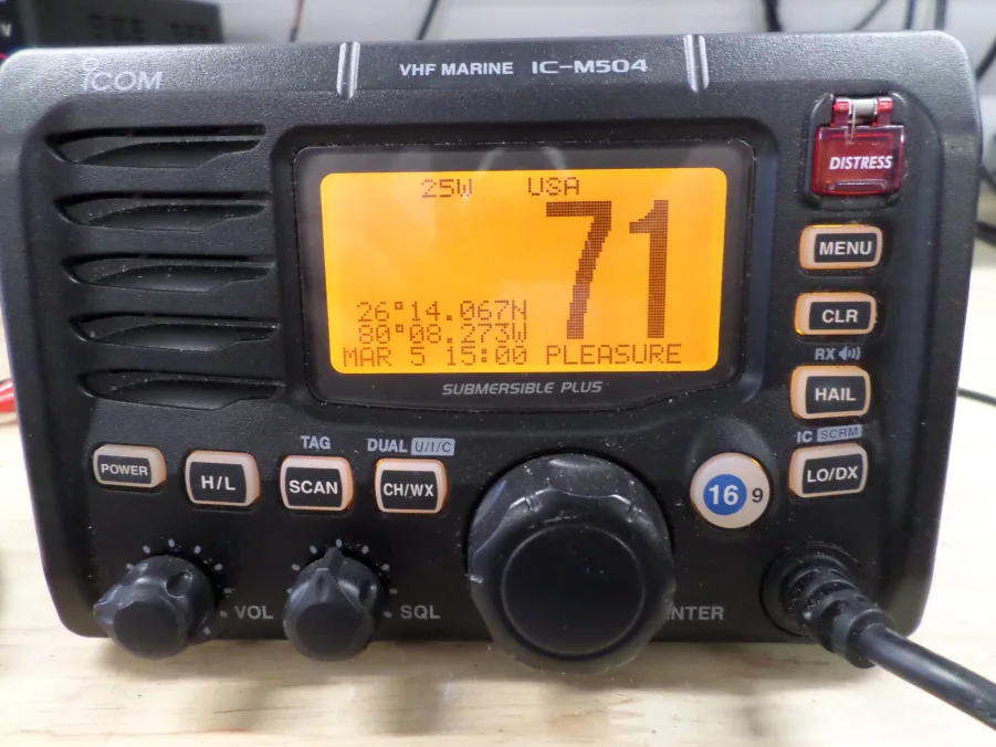 ICOM IC-M504 Marine DSC VHF Transceiver with Attached Mic - Good ...