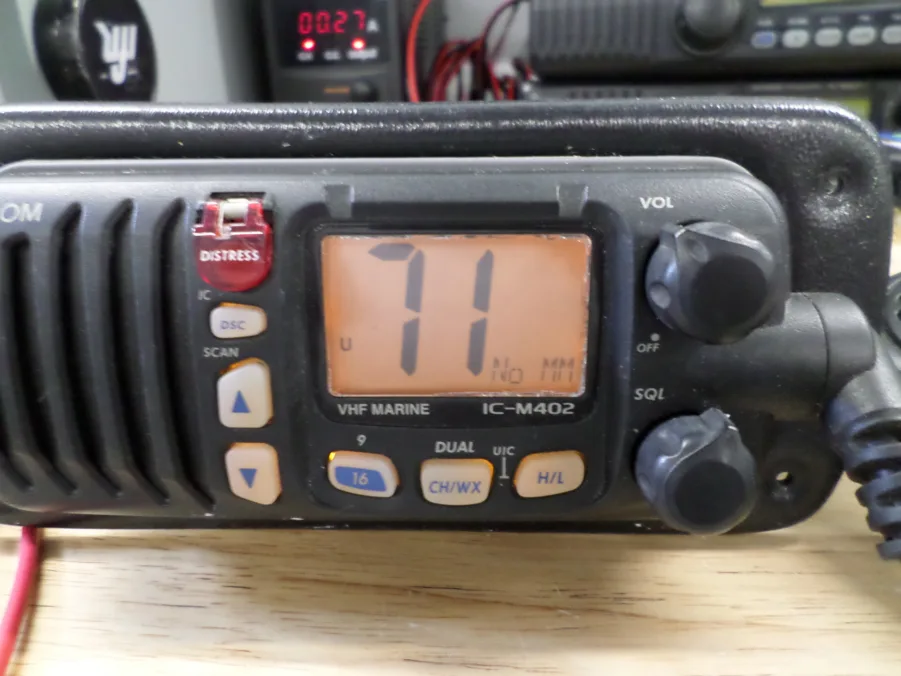 Icom IC-M402 Compact Marine DSC VHF Transceiver - Tested - Max Marine ...