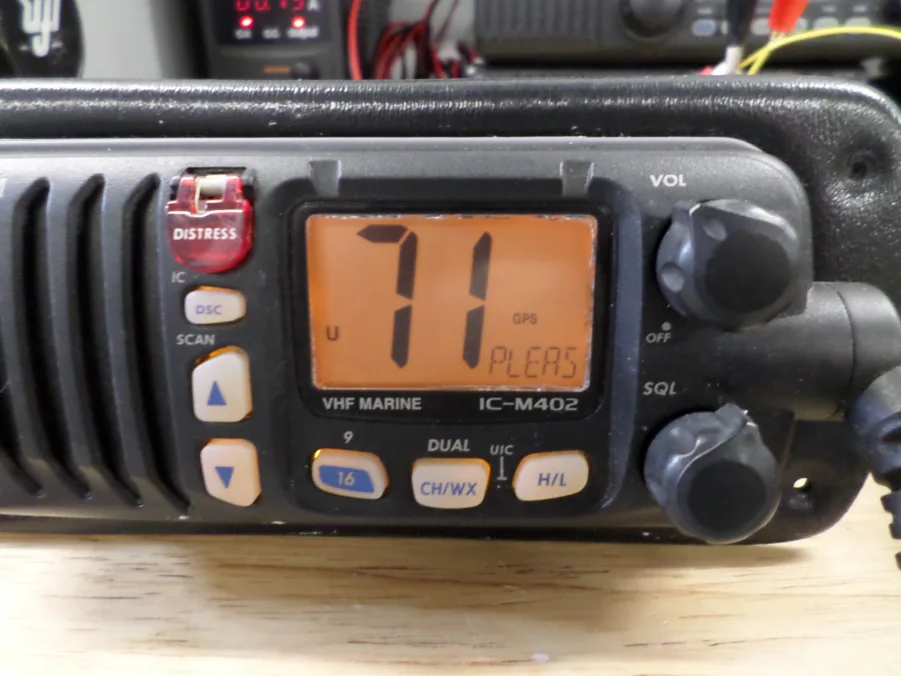 Icom IC-M402 Compact Marine DSC VHF Transceiver - Tested - Max Marine ...