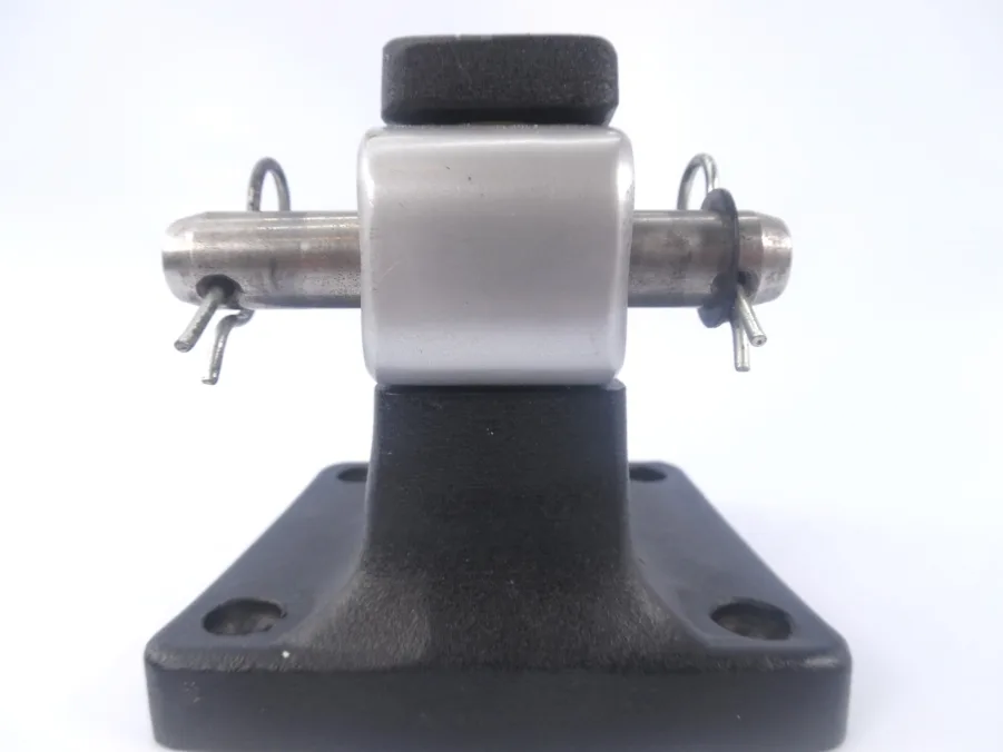 Raymarine Autopilot Linear Drive Mouting Foot R18144 - Max Marine ...