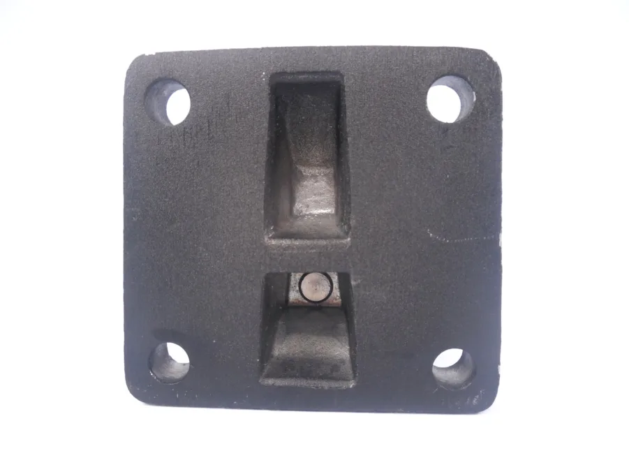 Raymarine Autopilot Linear Drive Mouting Foot R18144 - Max Marine ...