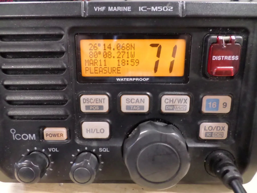 Icom IC-M502 Marine DSC VHF Radio with Attached Mic - Tested - Max ...