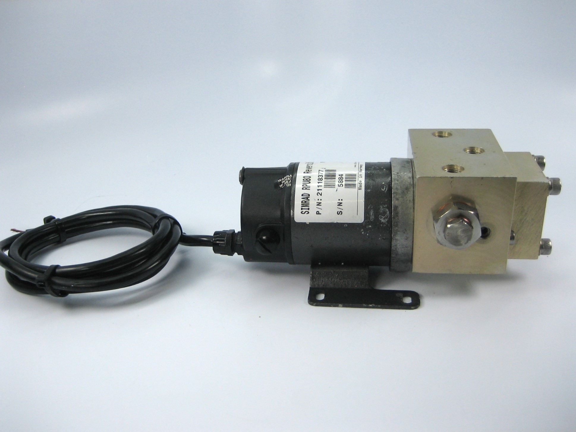 Simrad RPU80 Reversible Hydraulic Autopilot Pump - Max Marine Electronics