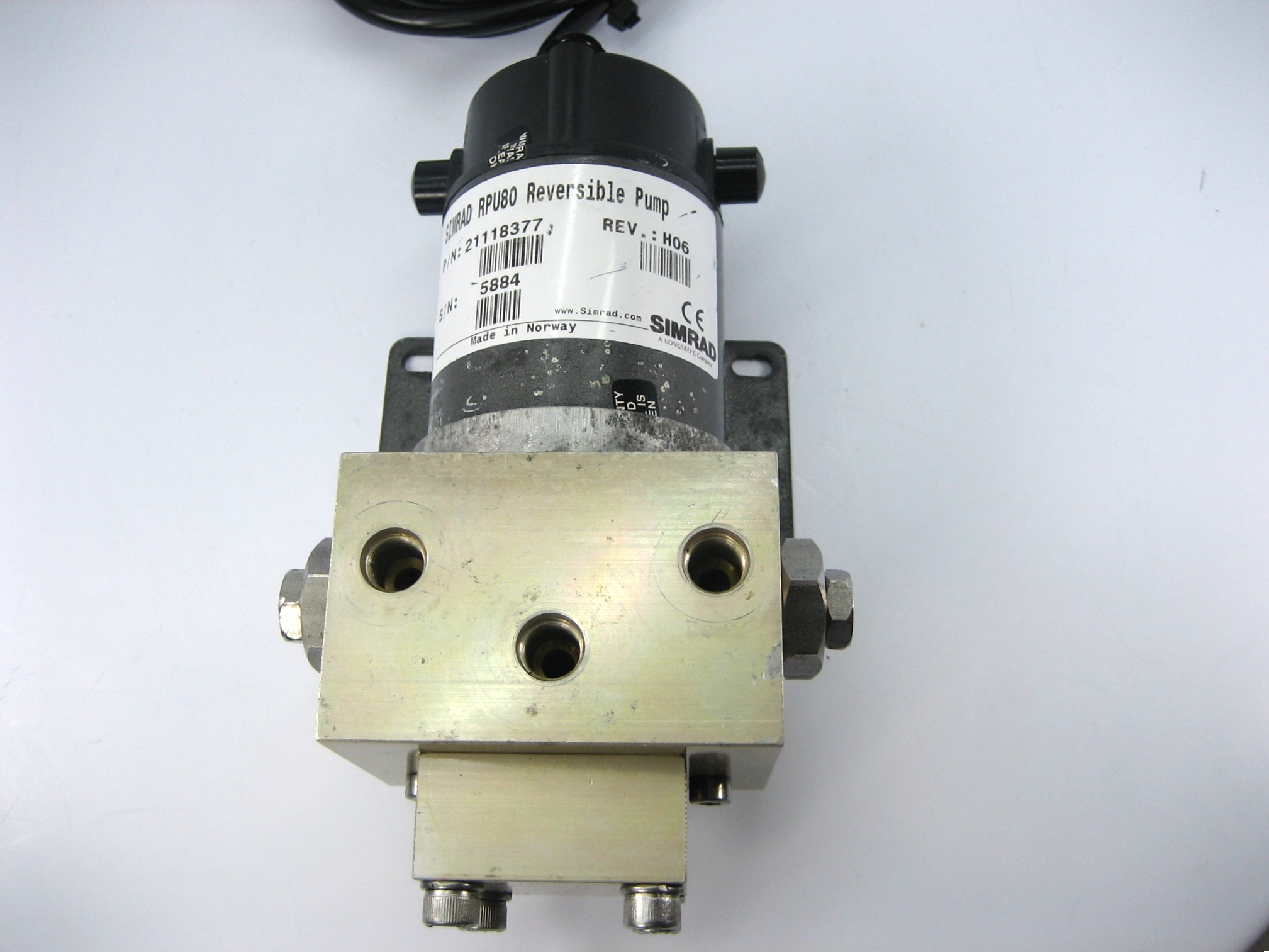 Simrad RPU80 Reversible Hydraulic Autopilot Pump - Max Marine Electronics