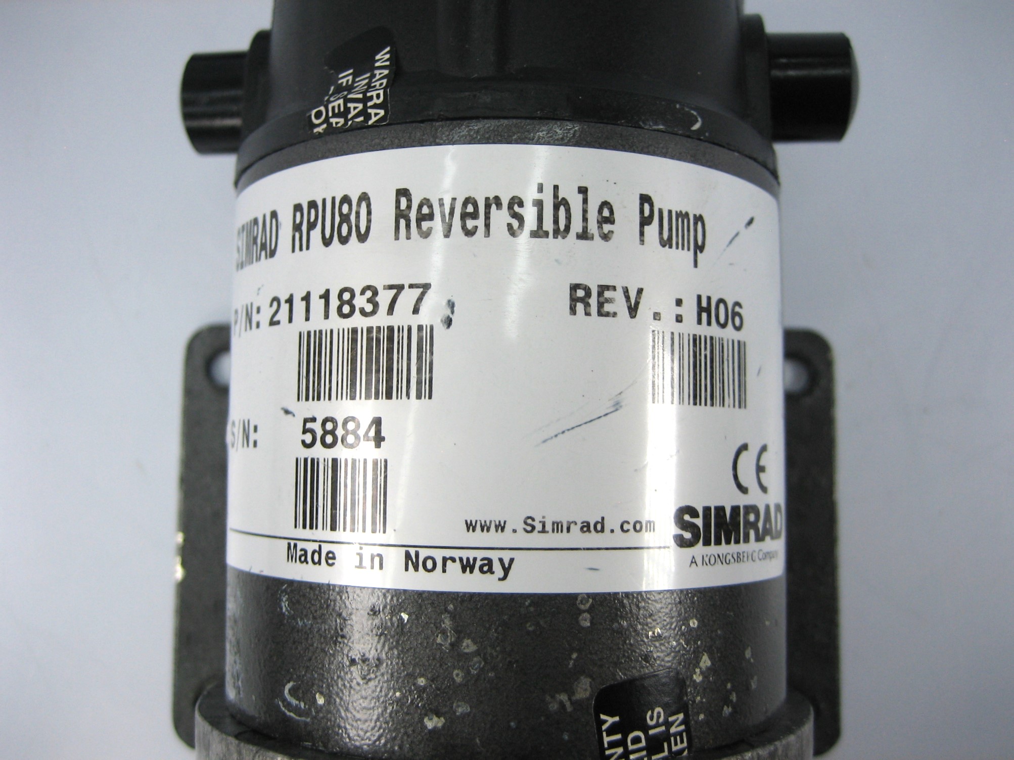 Simrad RPU80 Reversible Hydraulic Autopilot Pump - Max Marine Electronics