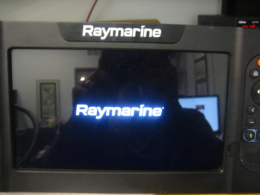 Raymarine Element 9HV Chartplotter/GPS/Fishfinder Combo Unit w/HV-100 ...