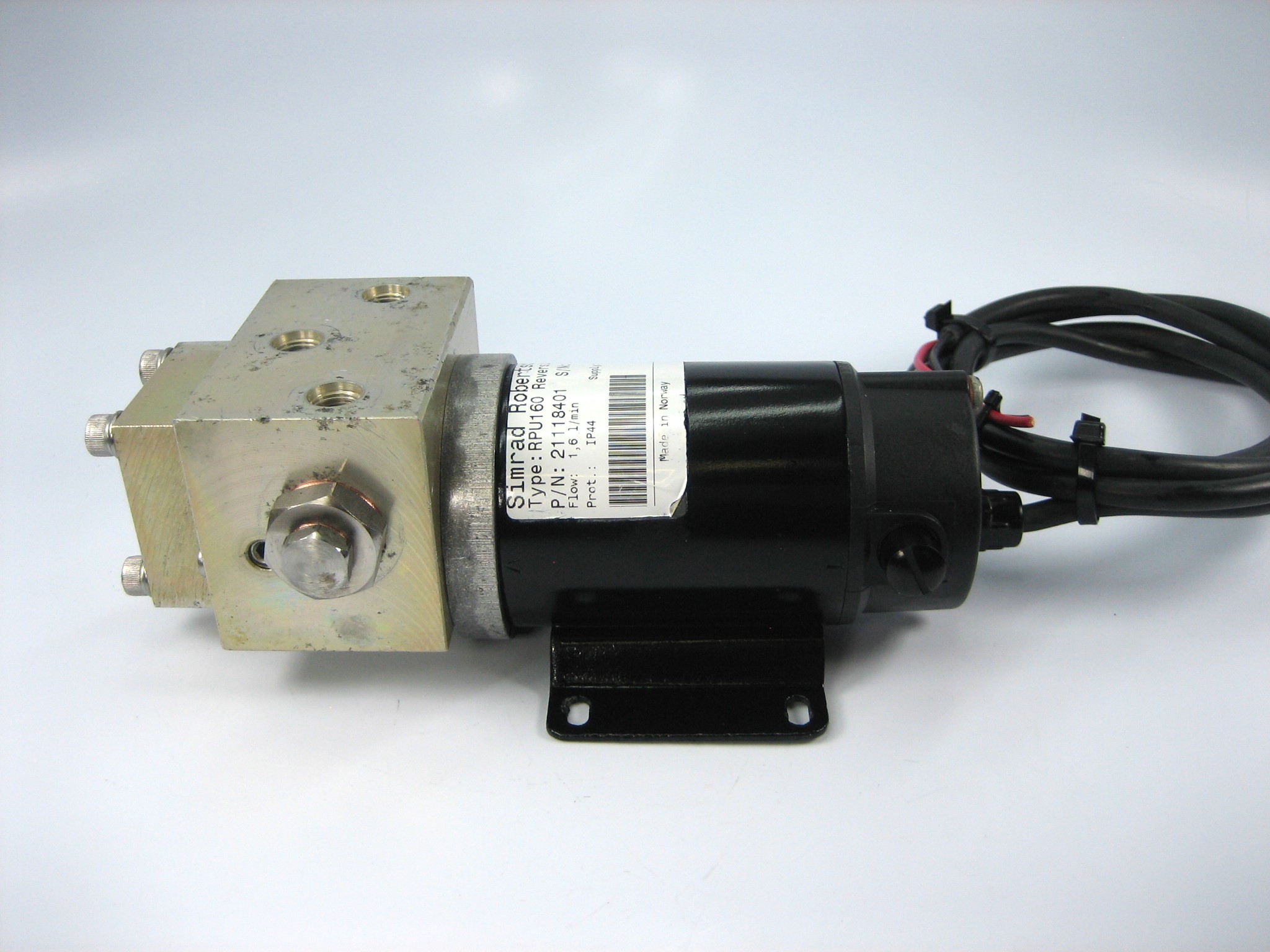 Simrad RPU160 Hydraulic Reversible Autopilot Pump - Max Marine Electronics