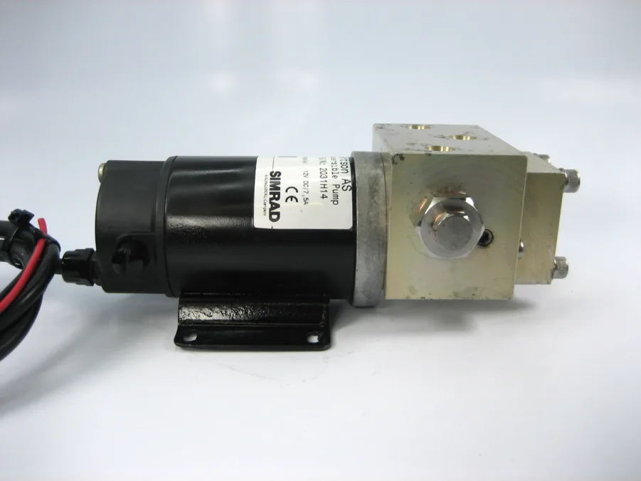 Simrad RPU160 Hydraulic Reversible Autopilot Pump - Max Marine Electronics