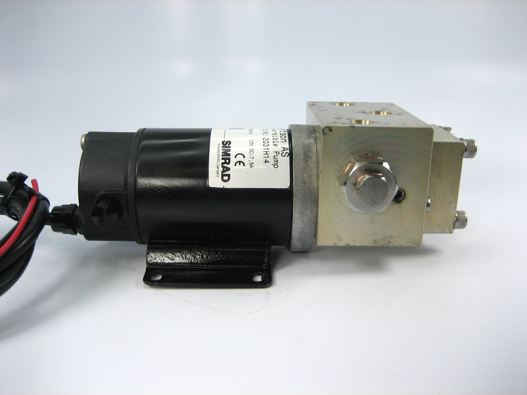 Simrad RPU160 Hydraulic Reversible Autopilot Pump - Max Marine Electronics