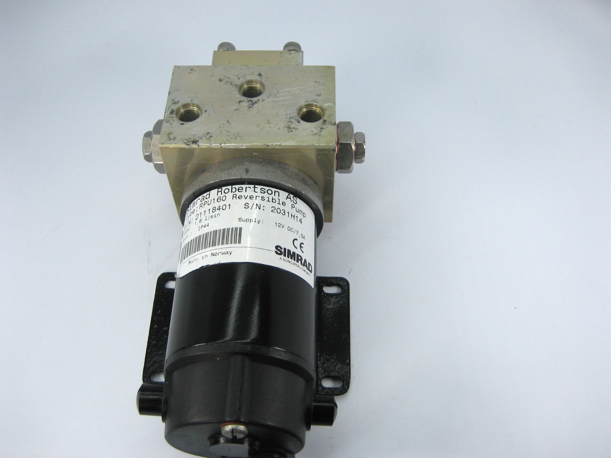 Simrad RPU160 Hydraulic Reversible Autopilot Pump - Max Marine Electronics