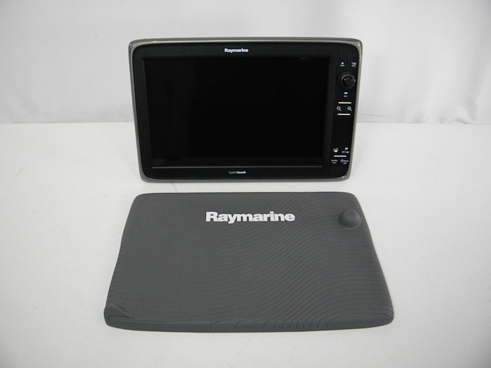 Raymarine e165 15.4" HybridTouch Multifunction Display w/ Sun Cover ...