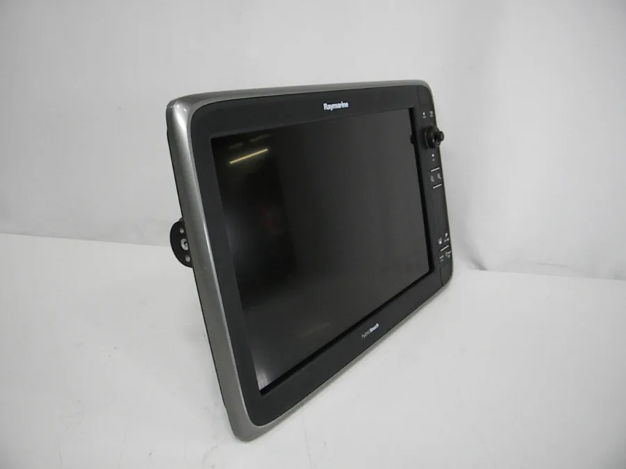 Raymarine e165 15.4" HybridTouch Multifunction Display w/ Sun Cover ...