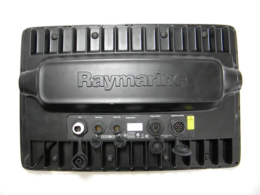 Raymarine e165 15.4" HybridTouch Multifunction Display w/ Sun Cover ...