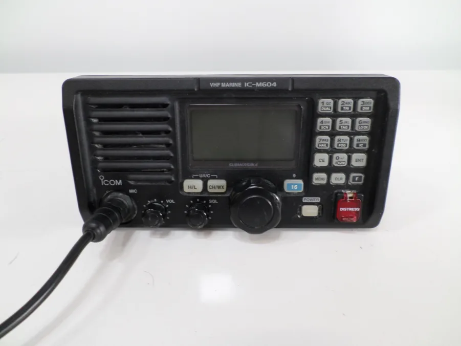Icom IC-M604 Marine DSC VHF Radio with Detachable Mic and Mounting ...