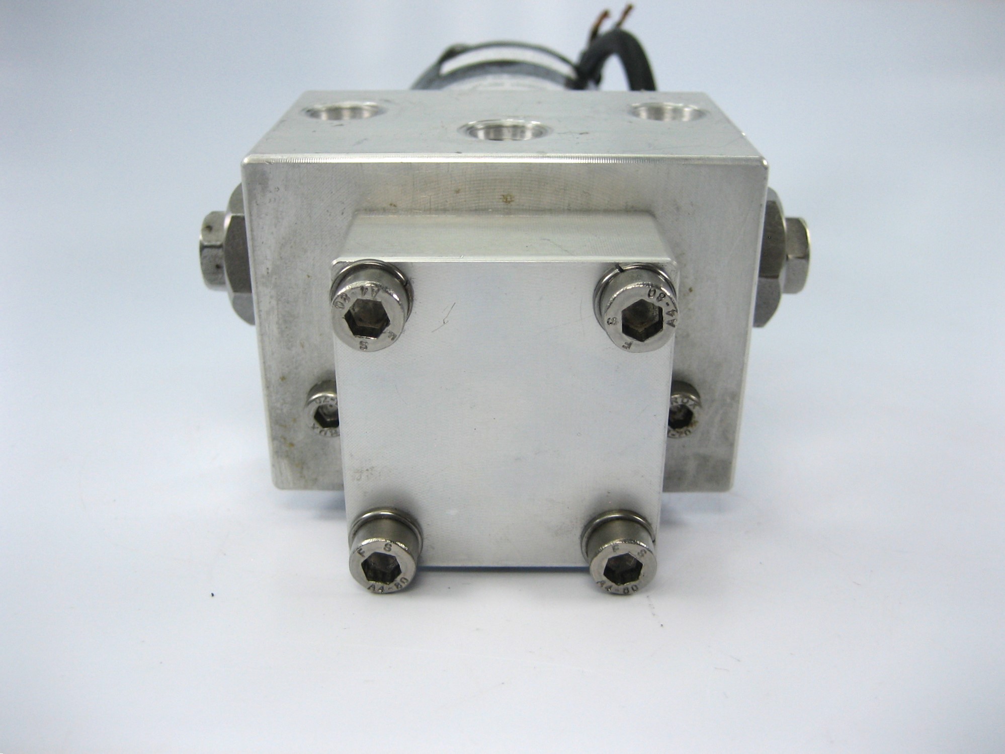 Simrad RPU80 12V Hydraulic Reversible Autopilot Pump - Max Marine ...