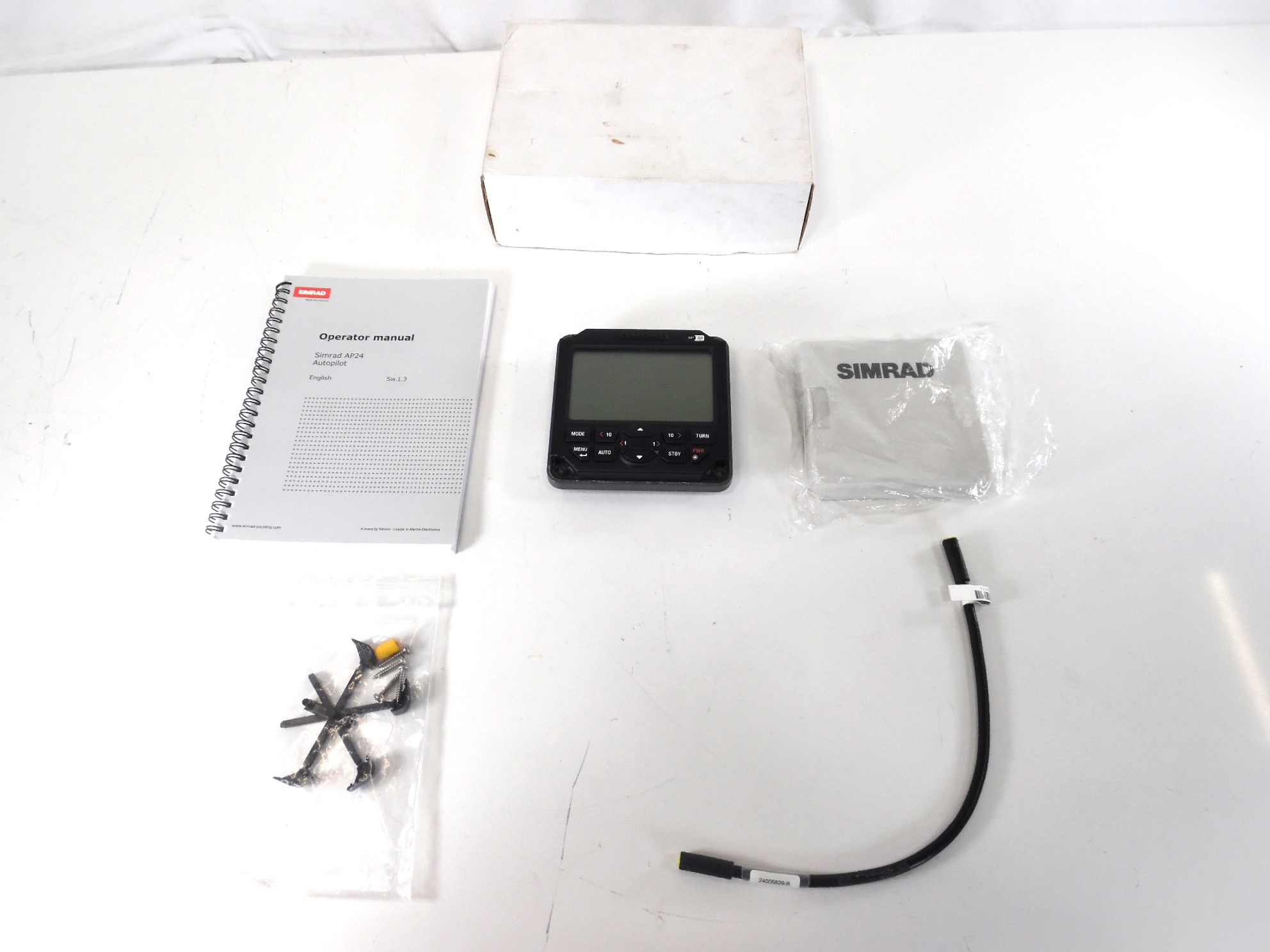 Simrad AP24 Autopilot Control Head 22096614 - Max Marine Electronics