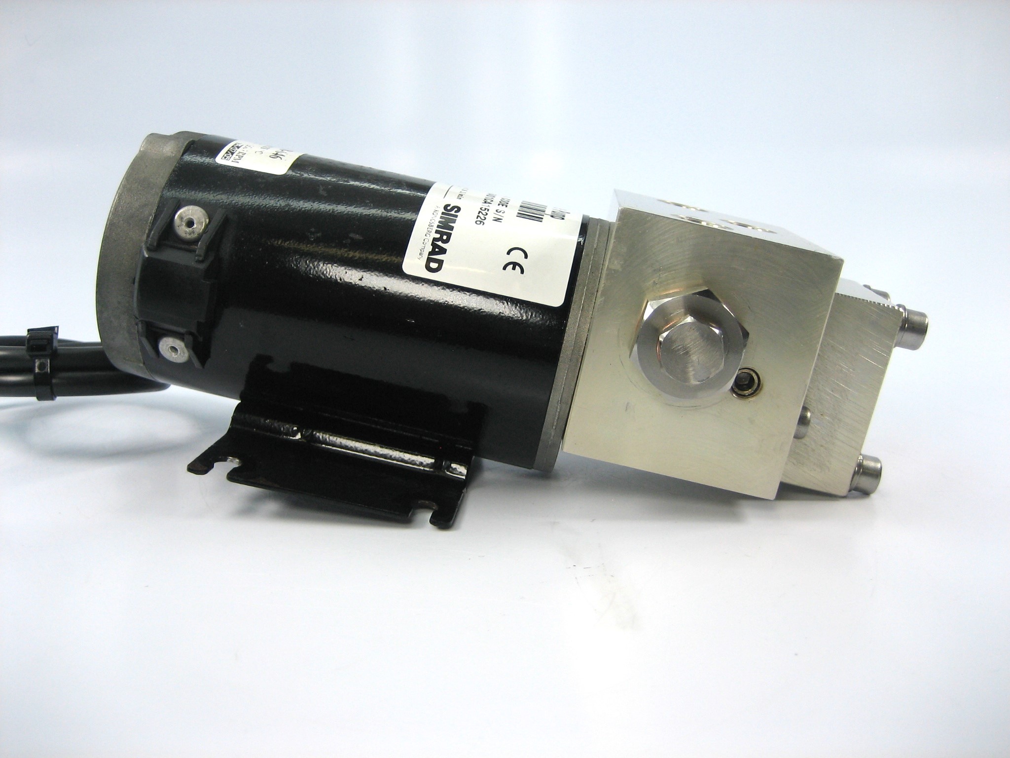 Simrad RPU160 12V Reversible Hydraulic Autopilot Pump - Max Marine ...