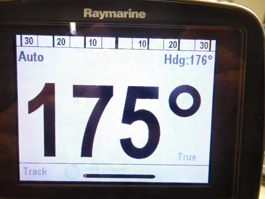Raymarine P70 Color Seatalk NG Autopilot Display E22166 - Max Marine ...