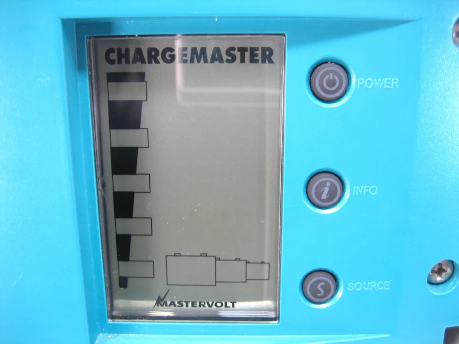 MasterVolt ChargeMaster 44021000 24/100-3 Marine Battery Charger - Max ...