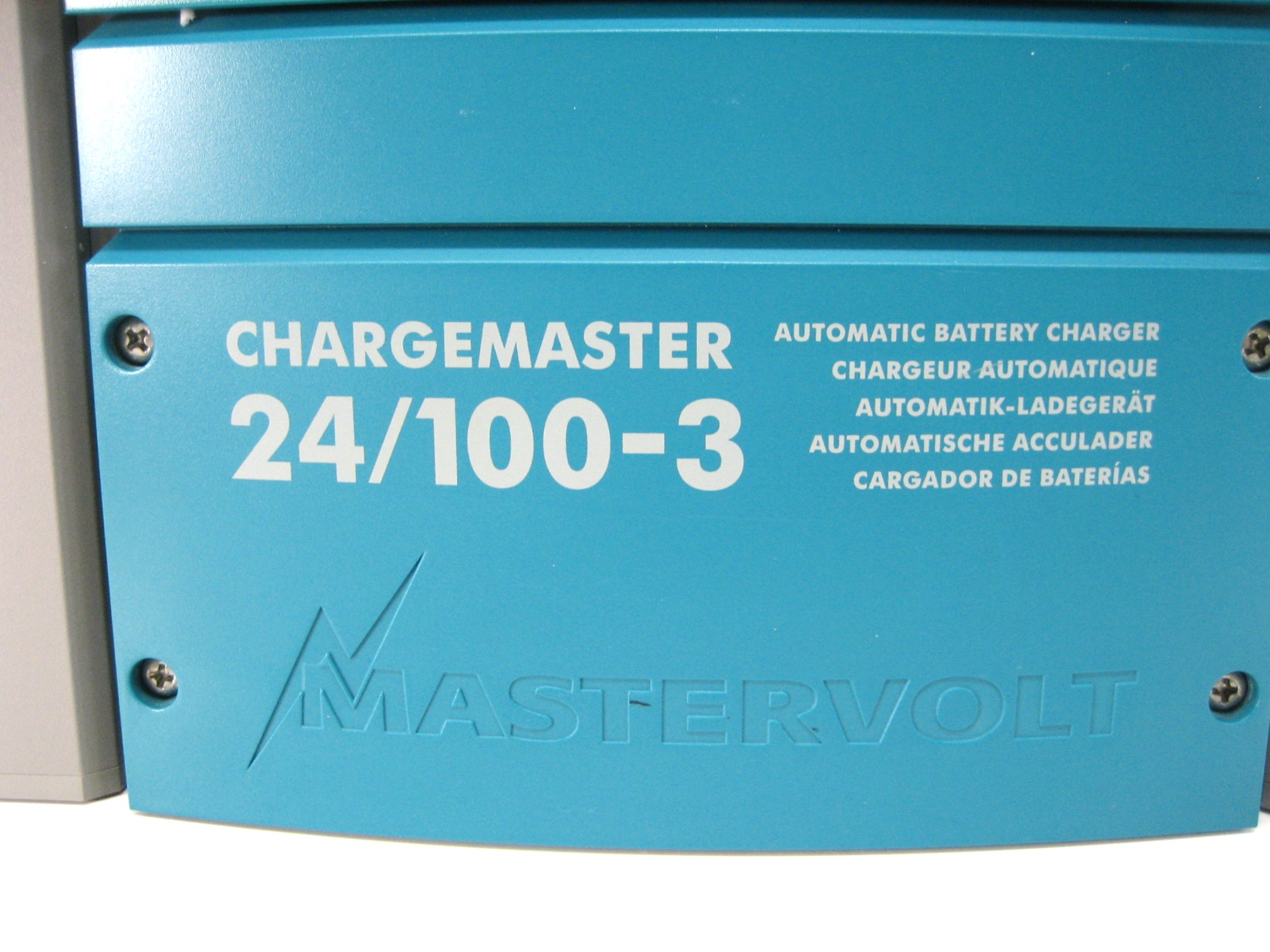 MasterVolt ChargeMaster 44021000 24/100-3 Marine Battery Charger - Max ...