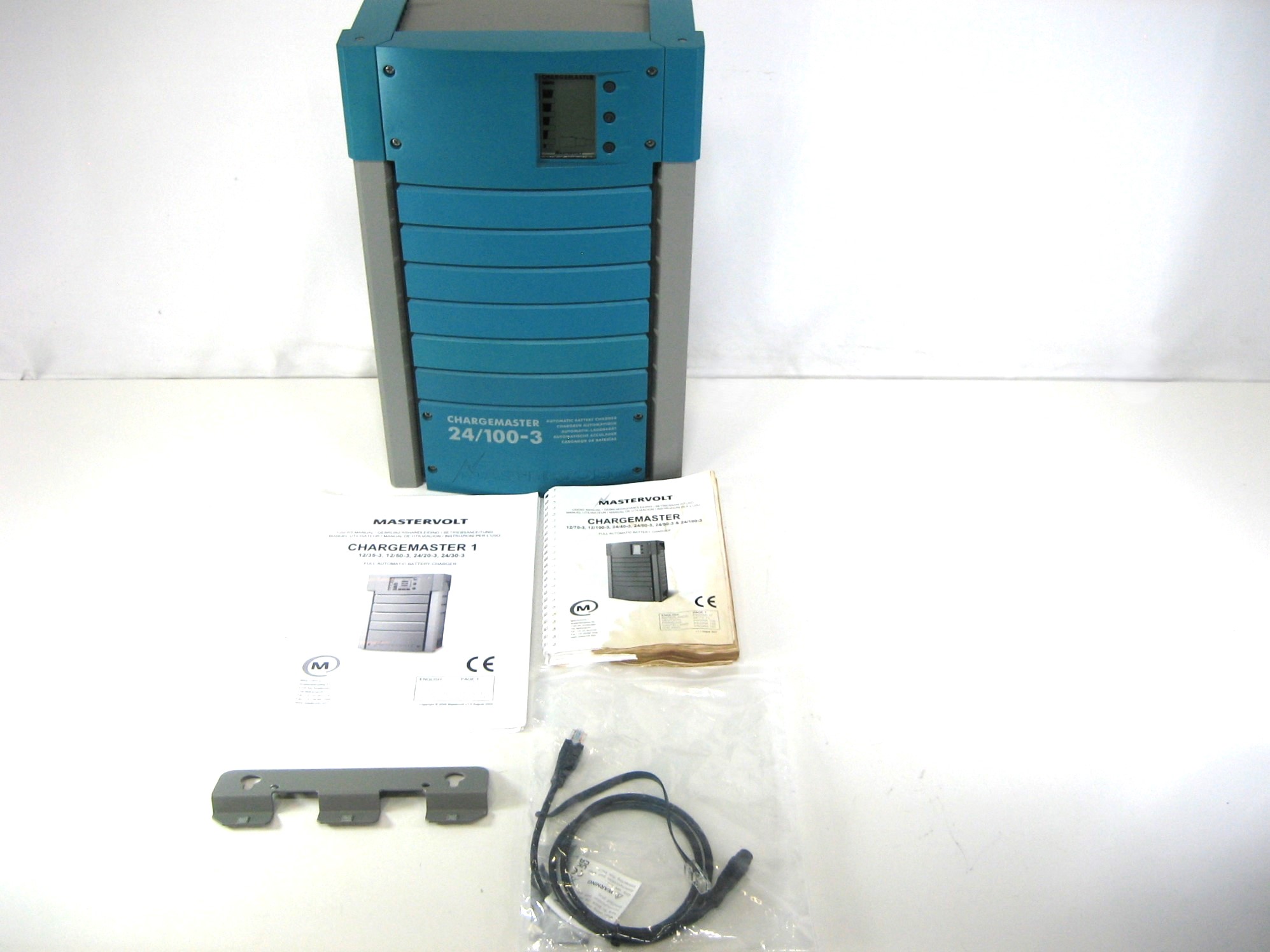 MasterVolt ChargeMaster 44021000 24/100-3 Marine Battery Charger - Max ...