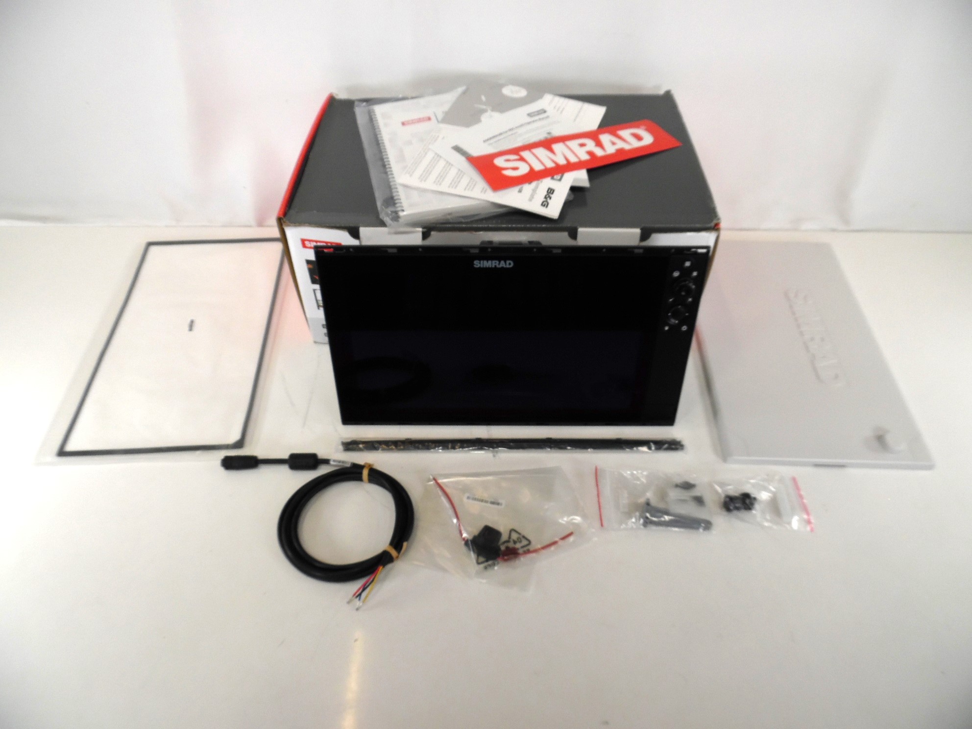 Simrad NSS16 Evo3s 16" Touchscreen MFD Chartplotter NEW OPEN BOX (000 ...