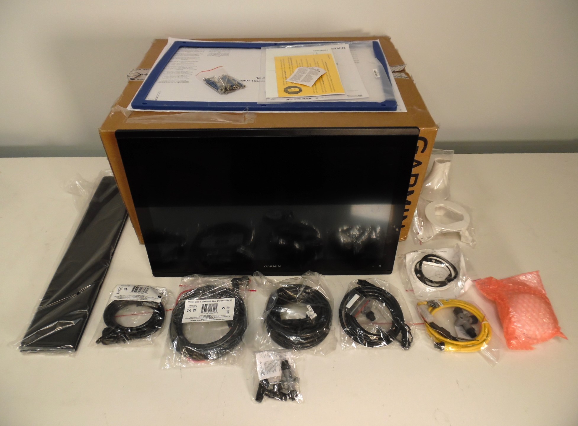 Garmin GPSMAP 8622 22″ MFD (010-01511-50) W/ Accessories -Tested Good ...